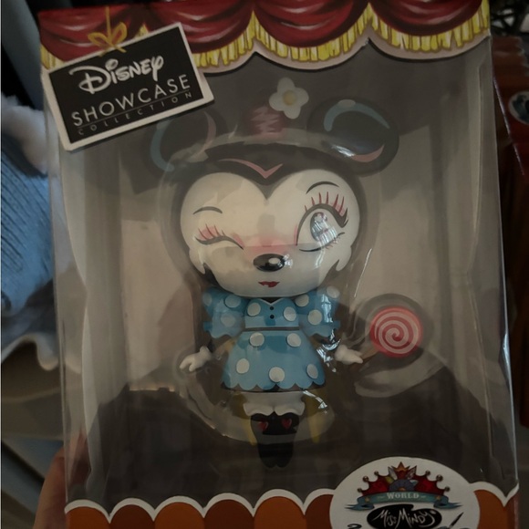 Disney | Accessories | Disney Showcase Collection World Of Miss Minnie ...